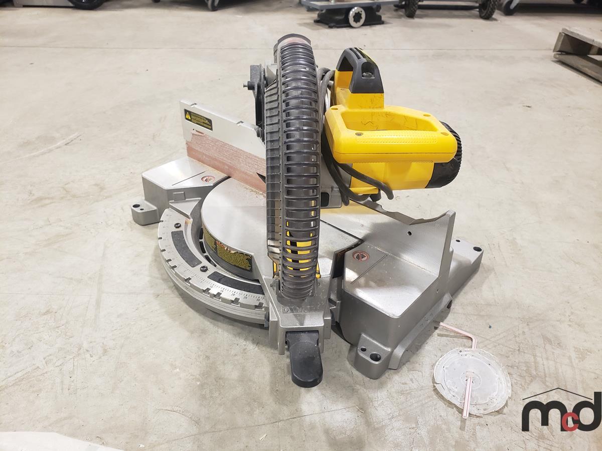 DeWalt 12'' (305mm) Compound Miter Saw