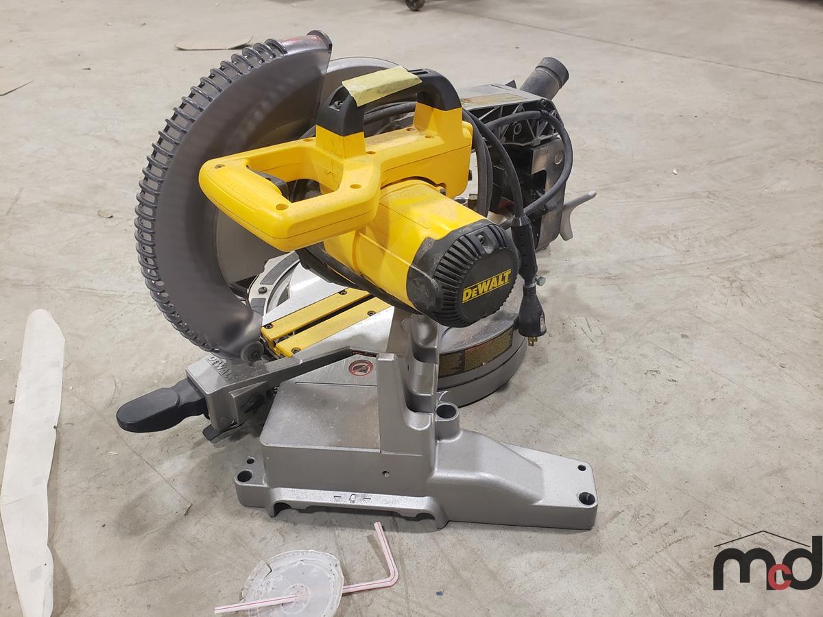 DeWalt 12'' (305mm) Compound Miter Saw