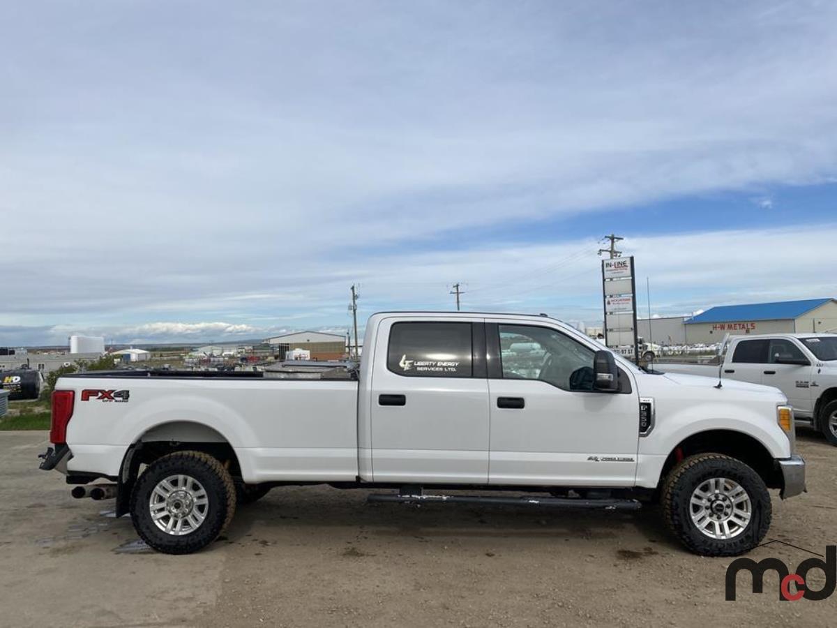 2017 Ford F350 XLT Crew Cab Pickup Truck