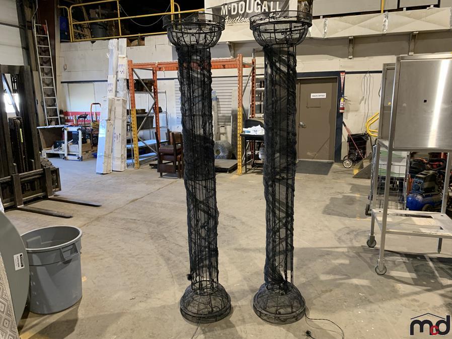 (2) Wire Pillars w/ Lights