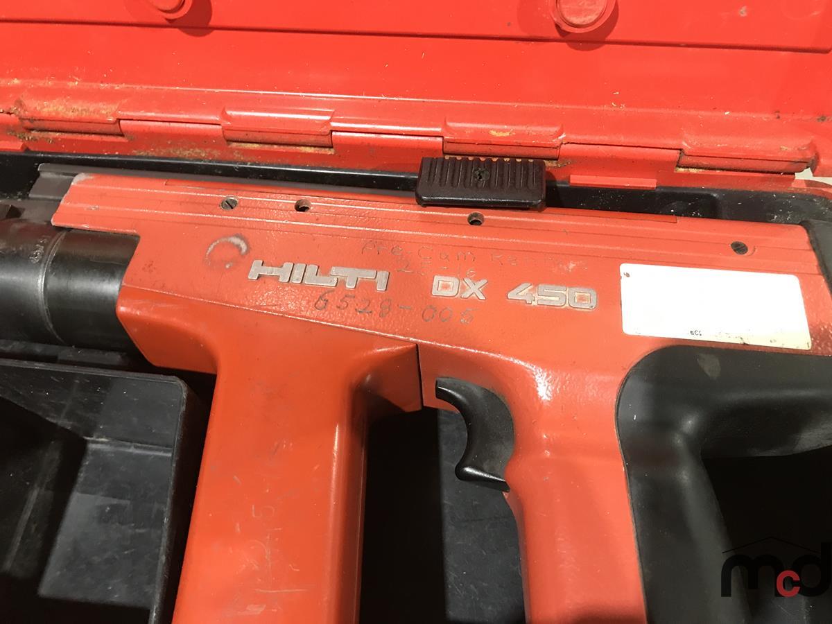 Hilti DX450 Nail Gun
