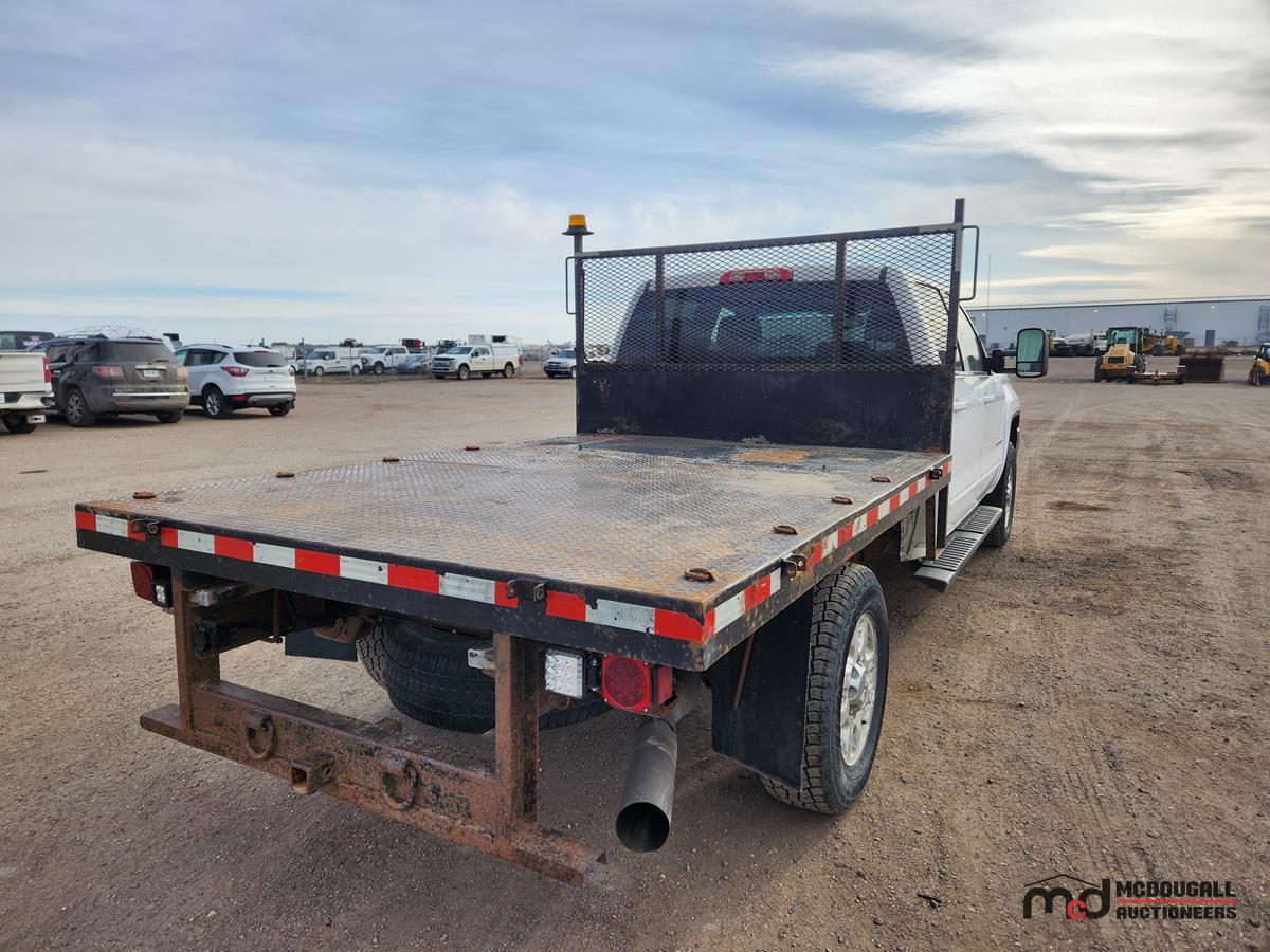 2015 GMC Sierra 3500HD Crew Cab Flatbed Truck