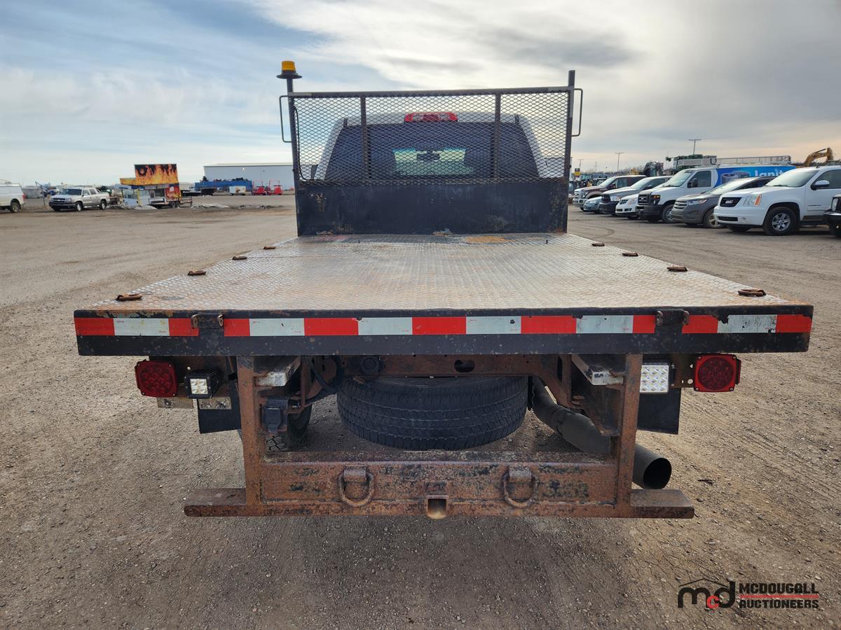 2015 GMC Sierra 3500HD Crew Cab Flatbed Truck