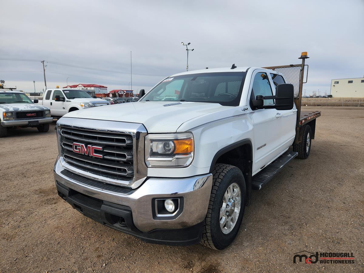 2015 GMC Sierra 3500HD Crew Cab Flatbed Truck
