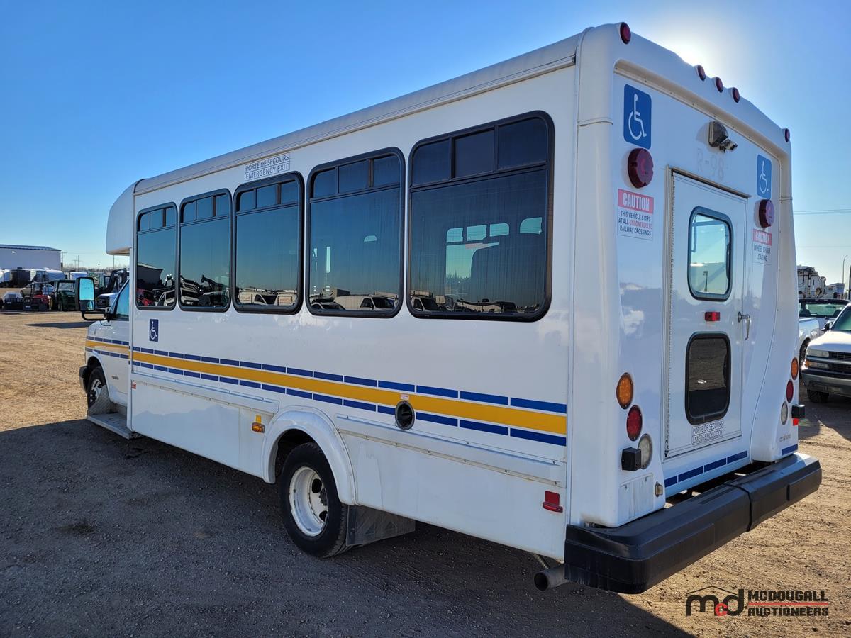 2016 Chevrolet Express G4500 Paratransit Bus