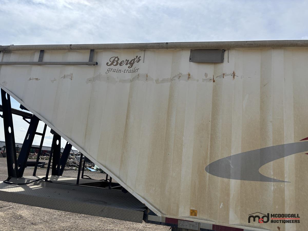 2017 Berg Super B Grain Trailers