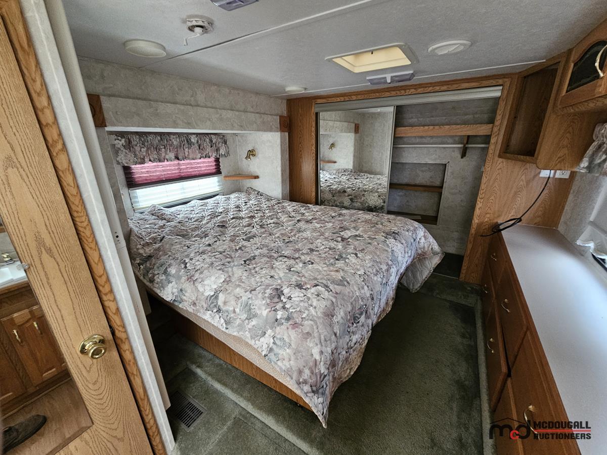 2000 Keystone Montana 34' 3255RL 5th Wheel T/A Travel Trailer