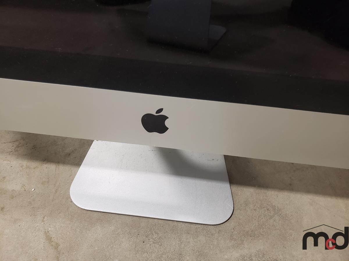 (7) Apple iMacs