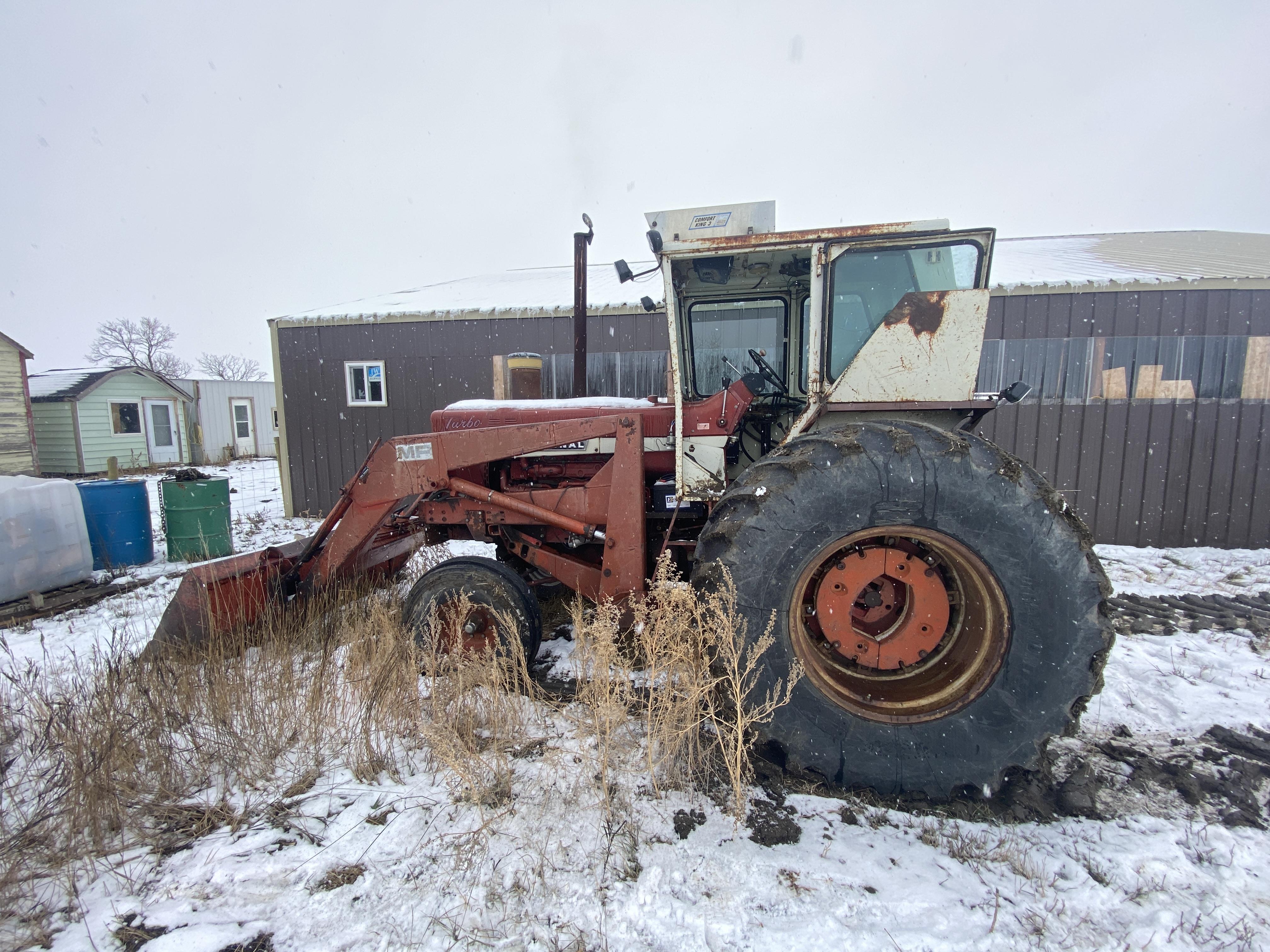 International 1256 Turbo Tractor