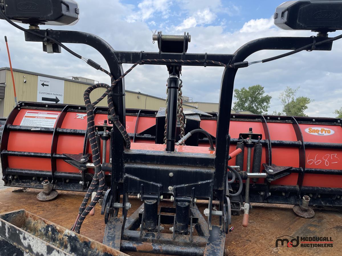 2011 Ford F550 Truck w/ Dump Body and 2011 Curtis Snow Plow 300 V Plow ...