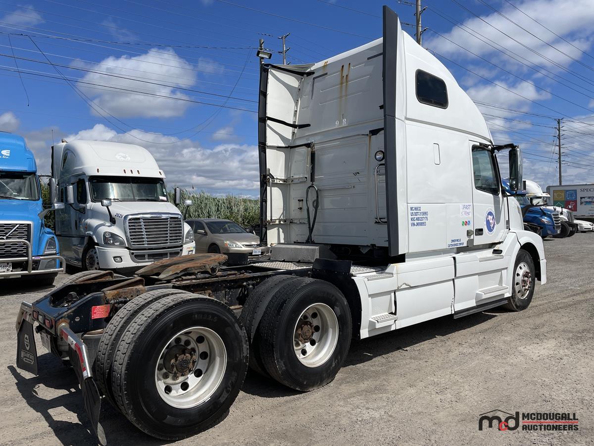 2018 Volvo VNL T/A Sleeper Semi Truck