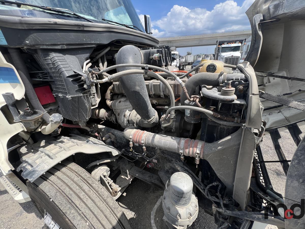 2019 Freightliner Cascadia Sleeper T/A Semi Truck
