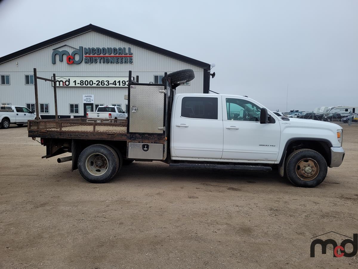 2015 GMC Sierra 3500HD Crew Cab Flatbed Truck