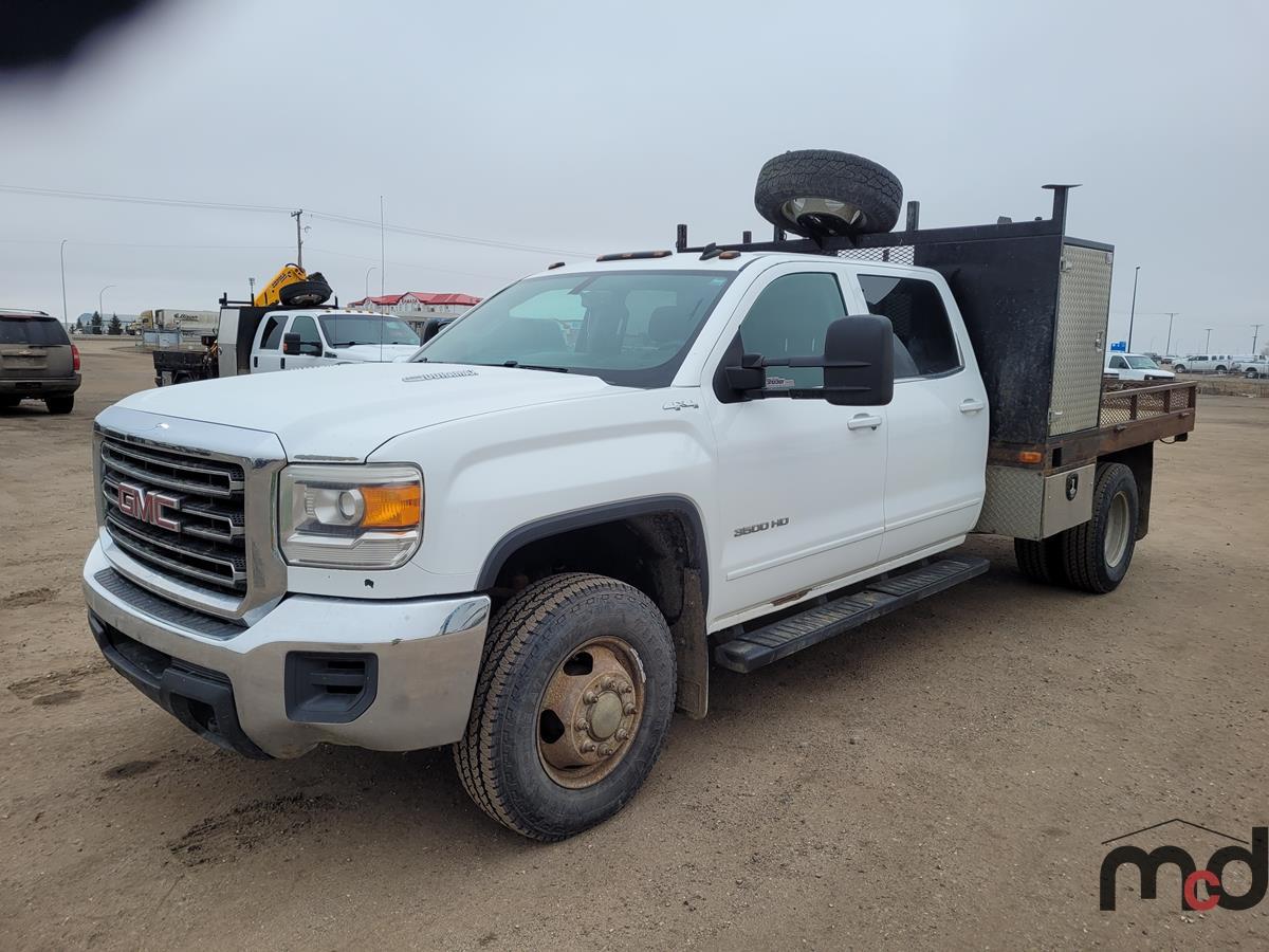 2015 GMC Sierra 3500HD Crew Cab Flatbed Truck