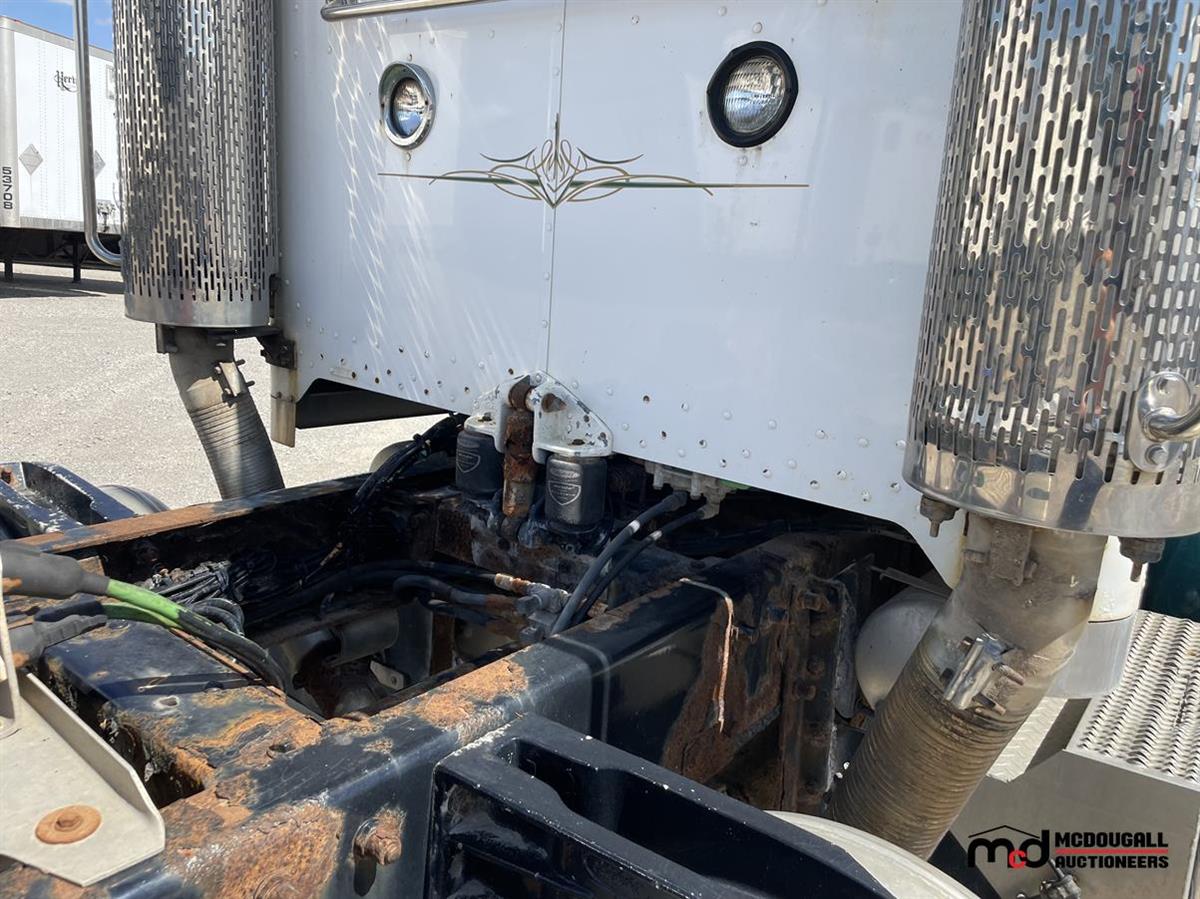 2003 Peterbilt 378 T/A Day Cab Semi Truck