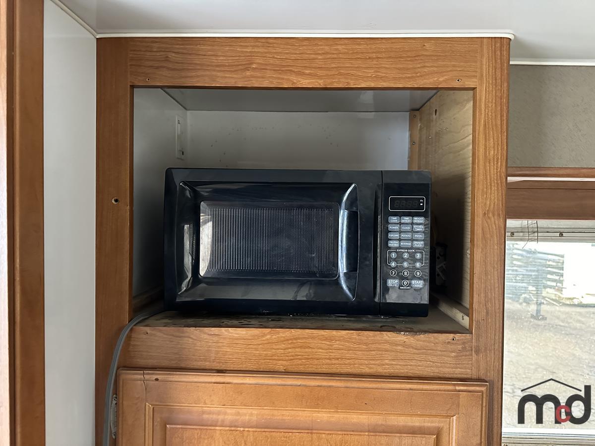 2012 Triple E RV 25' T/A Office Trailer