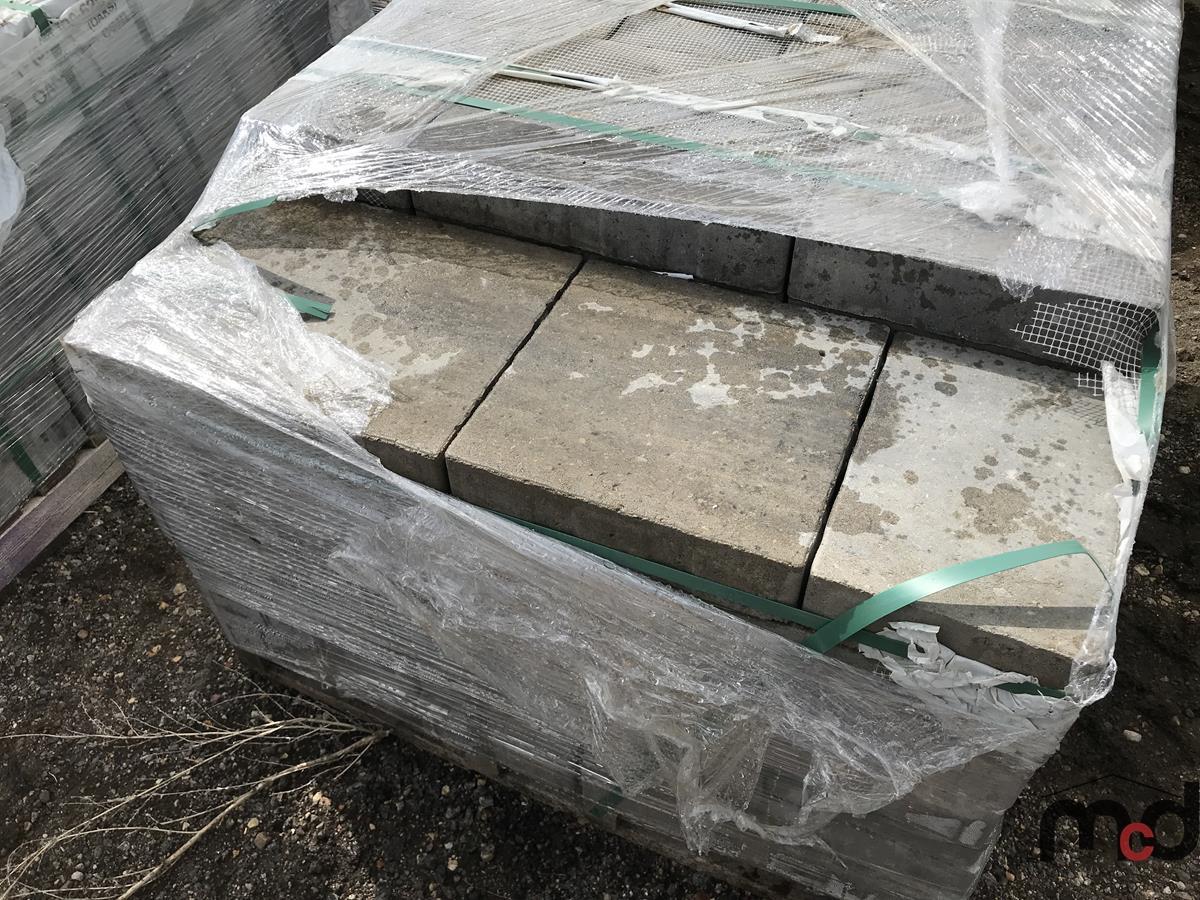 Pallet of Smooth Ridge Champagne Bricks