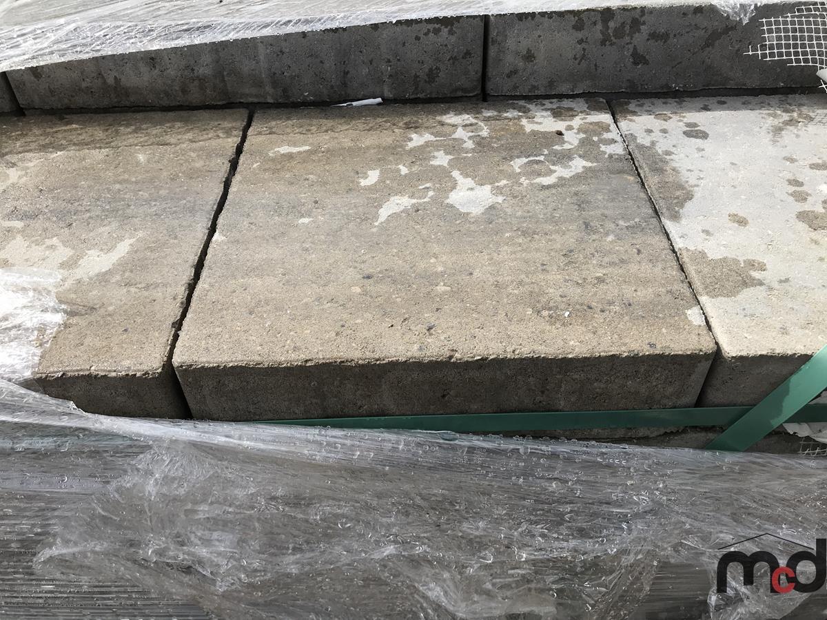 Pallet of Smooth Ridge Champagne Bricks