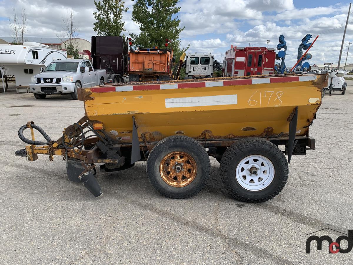 2004 Colpron Inc. 2250 Pull Behind Spreader