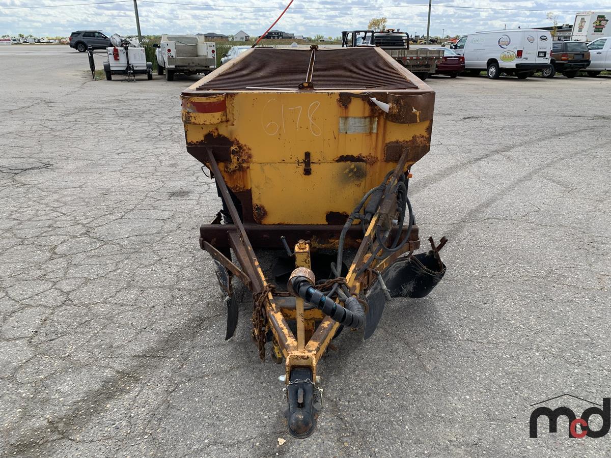2004 Colpron Inc. 2250 Pull Behind Spreader
