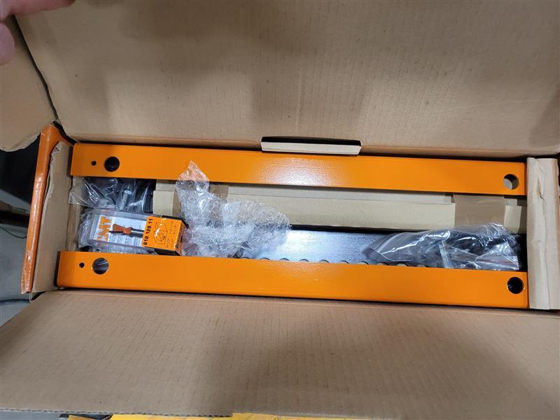 DeWalt 13'' Thickness Planer & CMT 300 Dovetail System