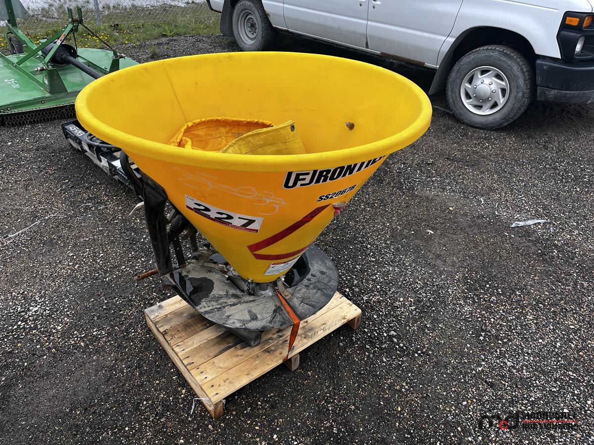 2015 Frontier SS2067B Fertilizer Spreader