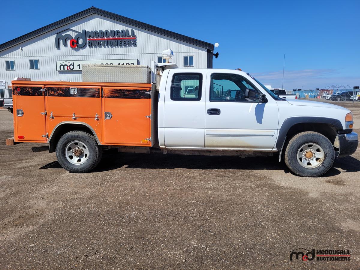 2006 GMC Sierra Service Body Truck