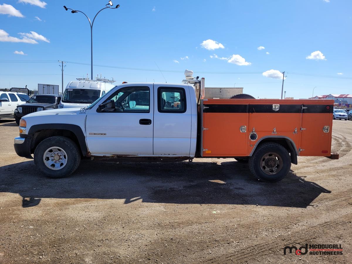2006 GMC Sierra Service Body Truck