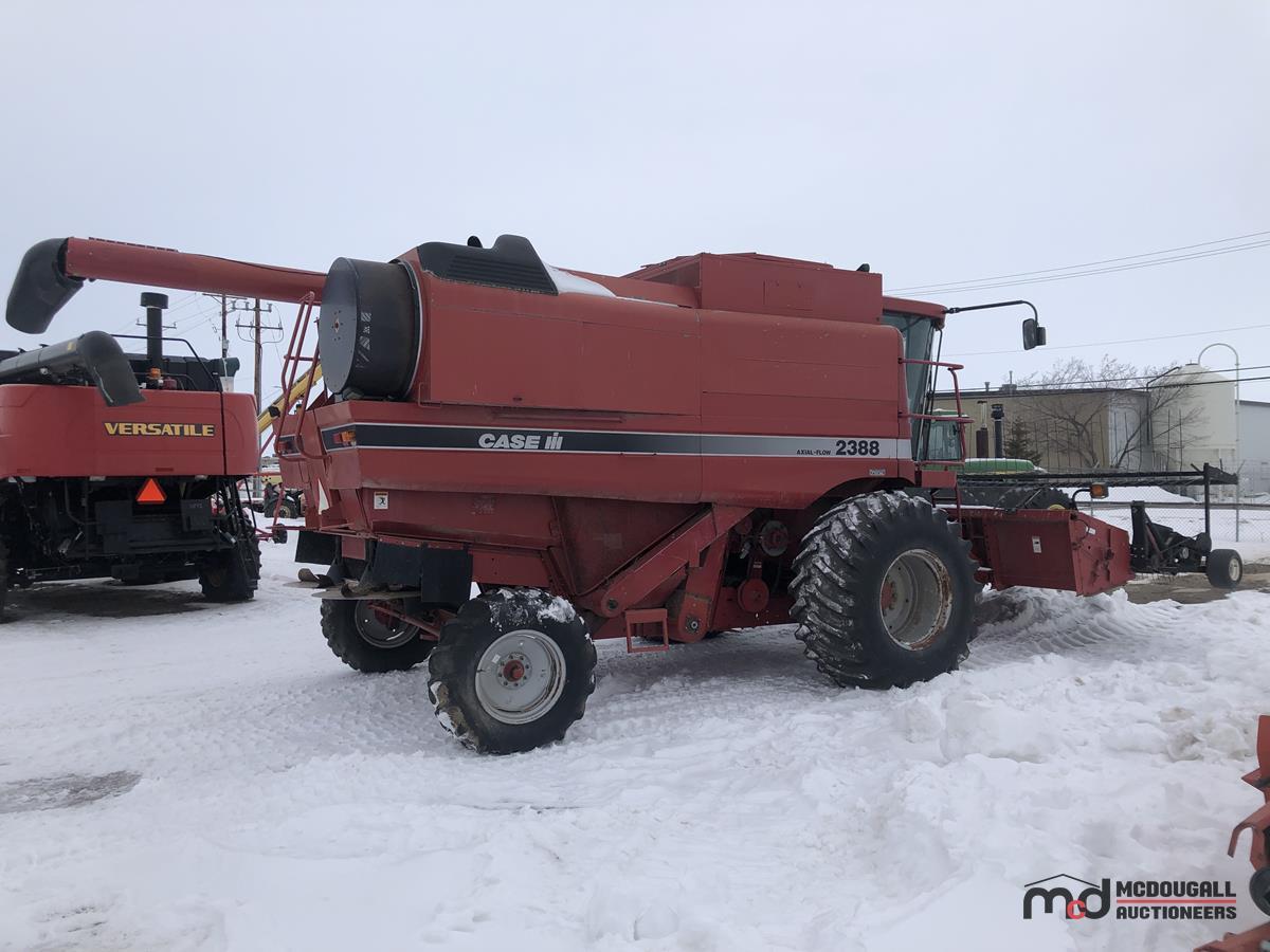 Case IH 2388 Combine w/ Case 1015 P/U Header (Non-Runner)