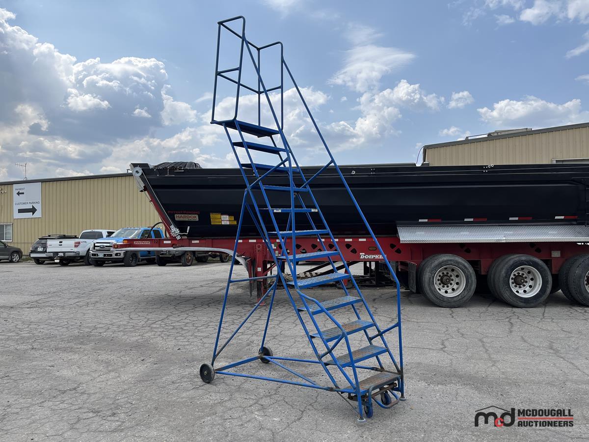 Canway 12 HP Rolling Safety Ladder (Damaged)