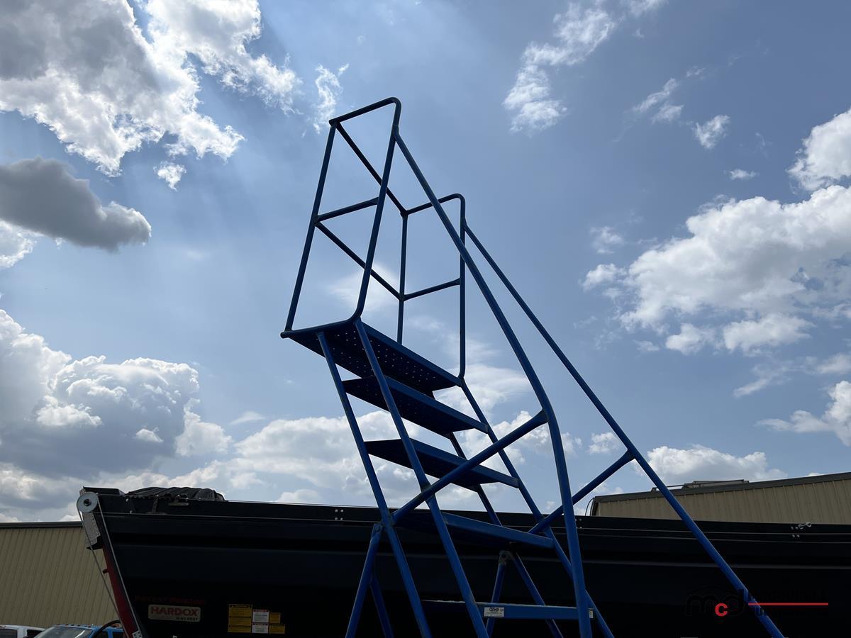 Canway 12 HP Rolling Safety Ladder (Damaged)