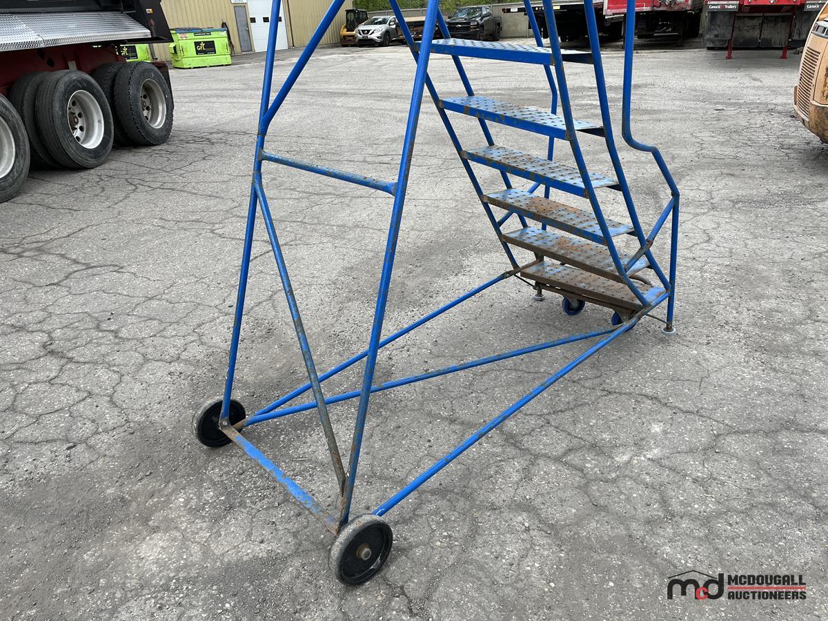 Canway 12 HP Rolling Safety Ladder (Damaged)