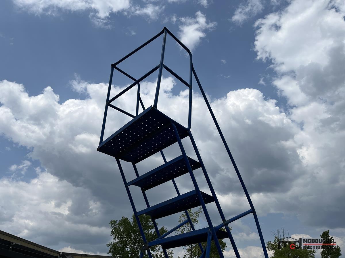 Canway 12 HP Rolling Safety Ladder (Damaged)