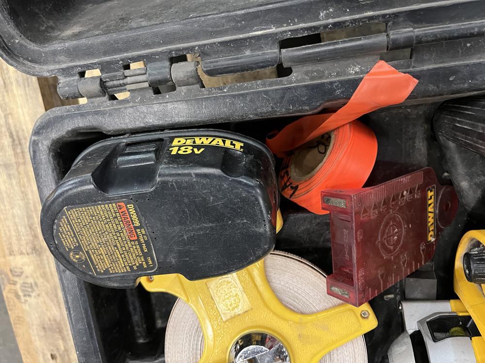 DeWalt DW073 Manual Level Laser w/ Tripod