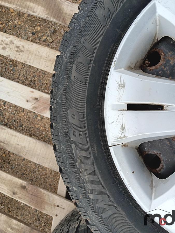 Tire Set w/ Rims (215/60R16)