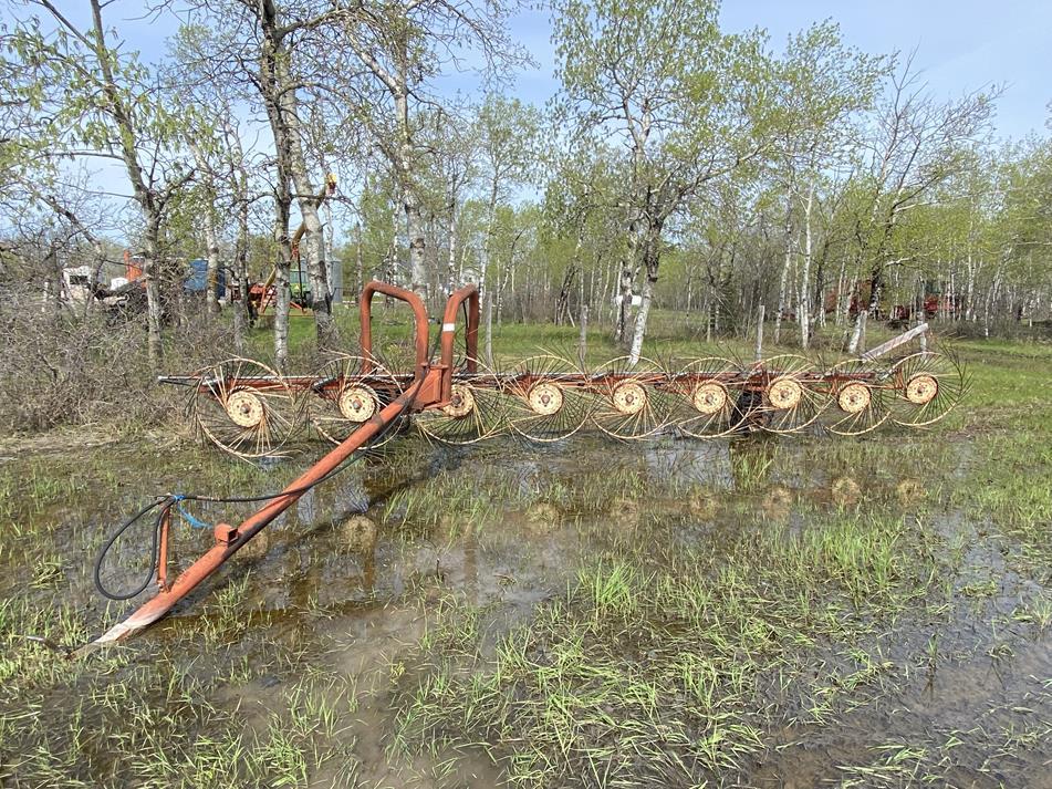 Vicon 9-Wheel Hay Rake