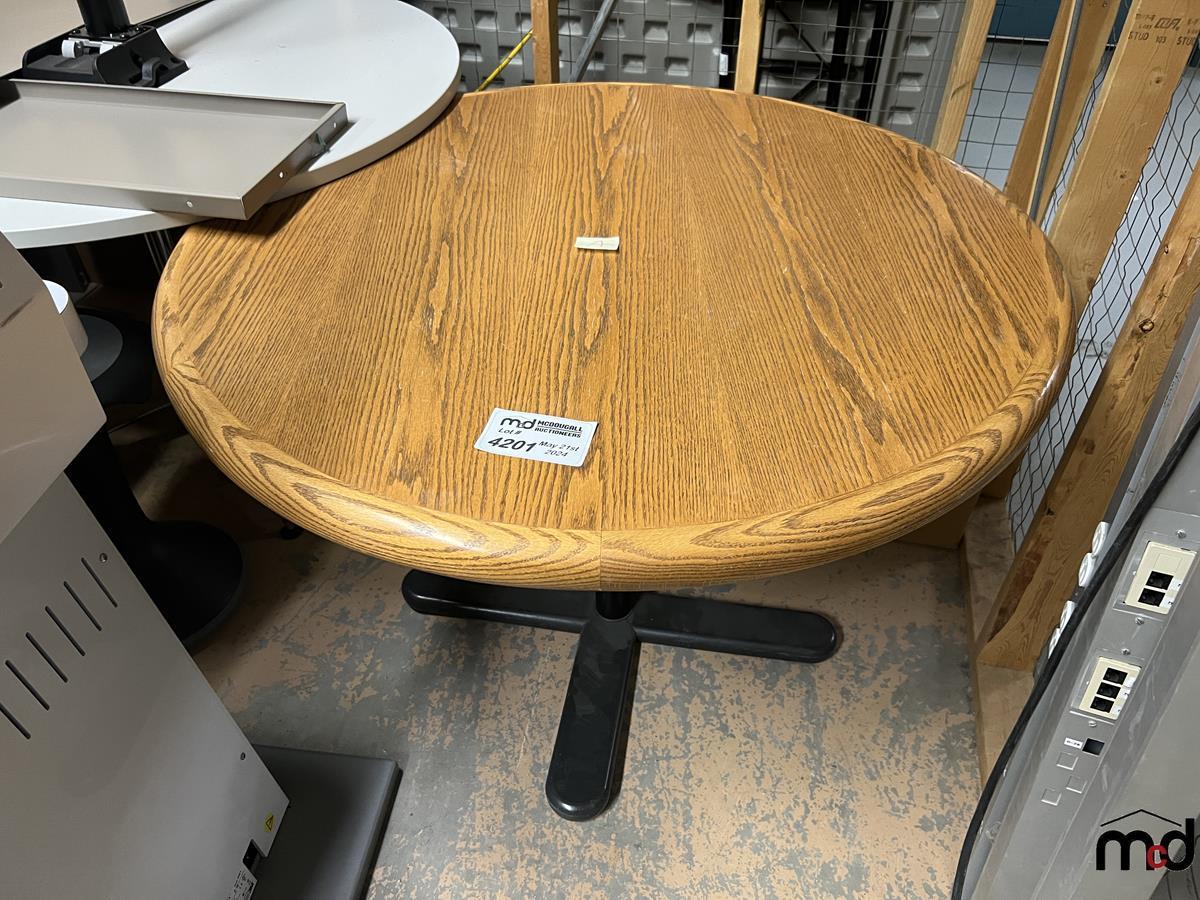 Round Table & 16' Power Intersect Bars