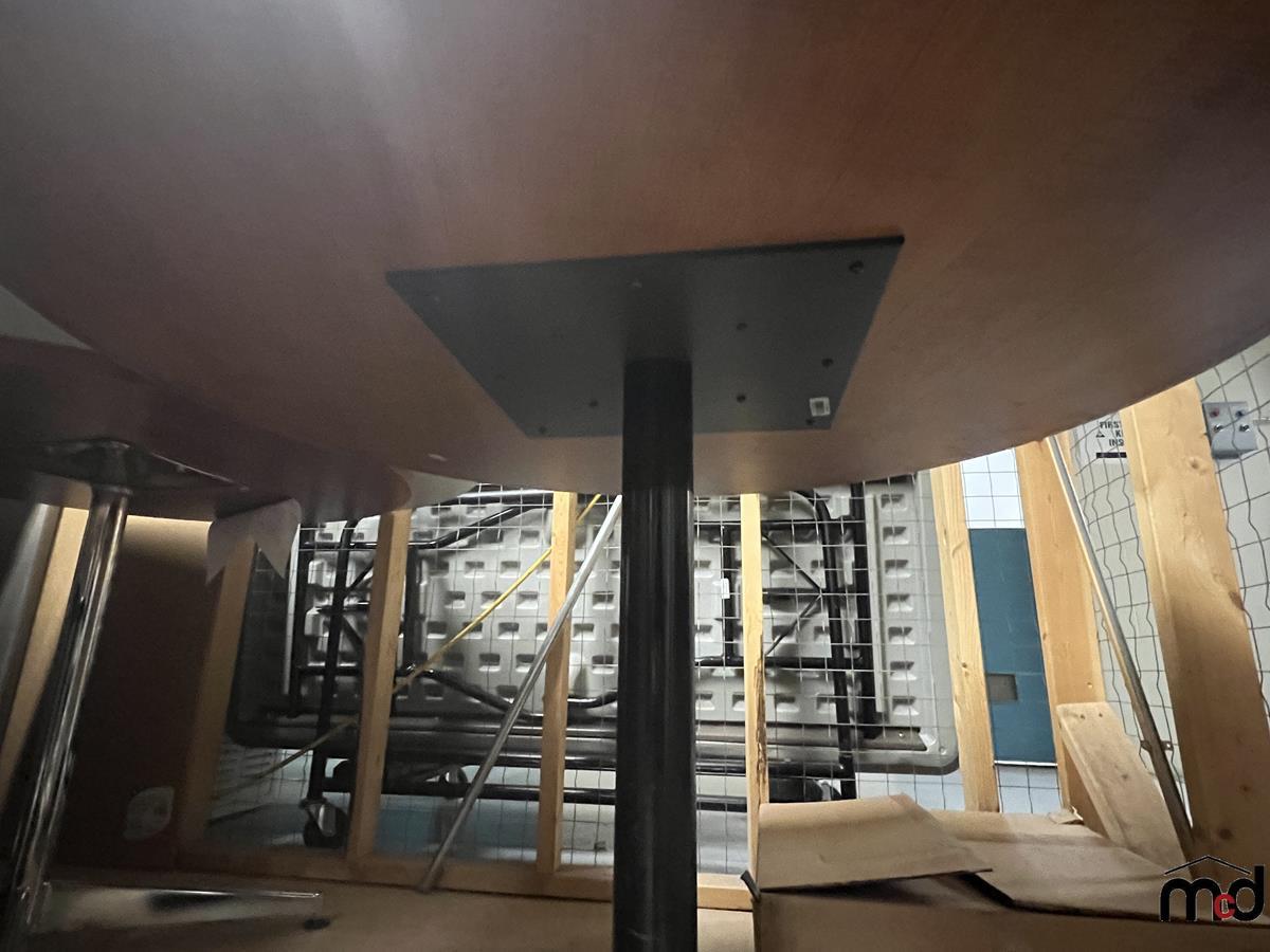 Round Table & 16' Power Intersect Bars