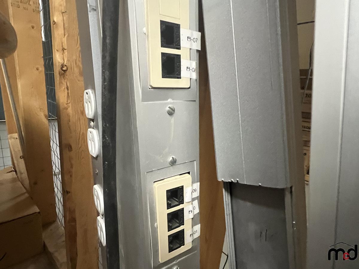 Round Table & 16' Power Intersect Bars