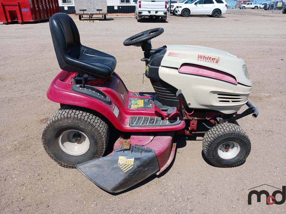 2005 White Outdoor Lawn Mower