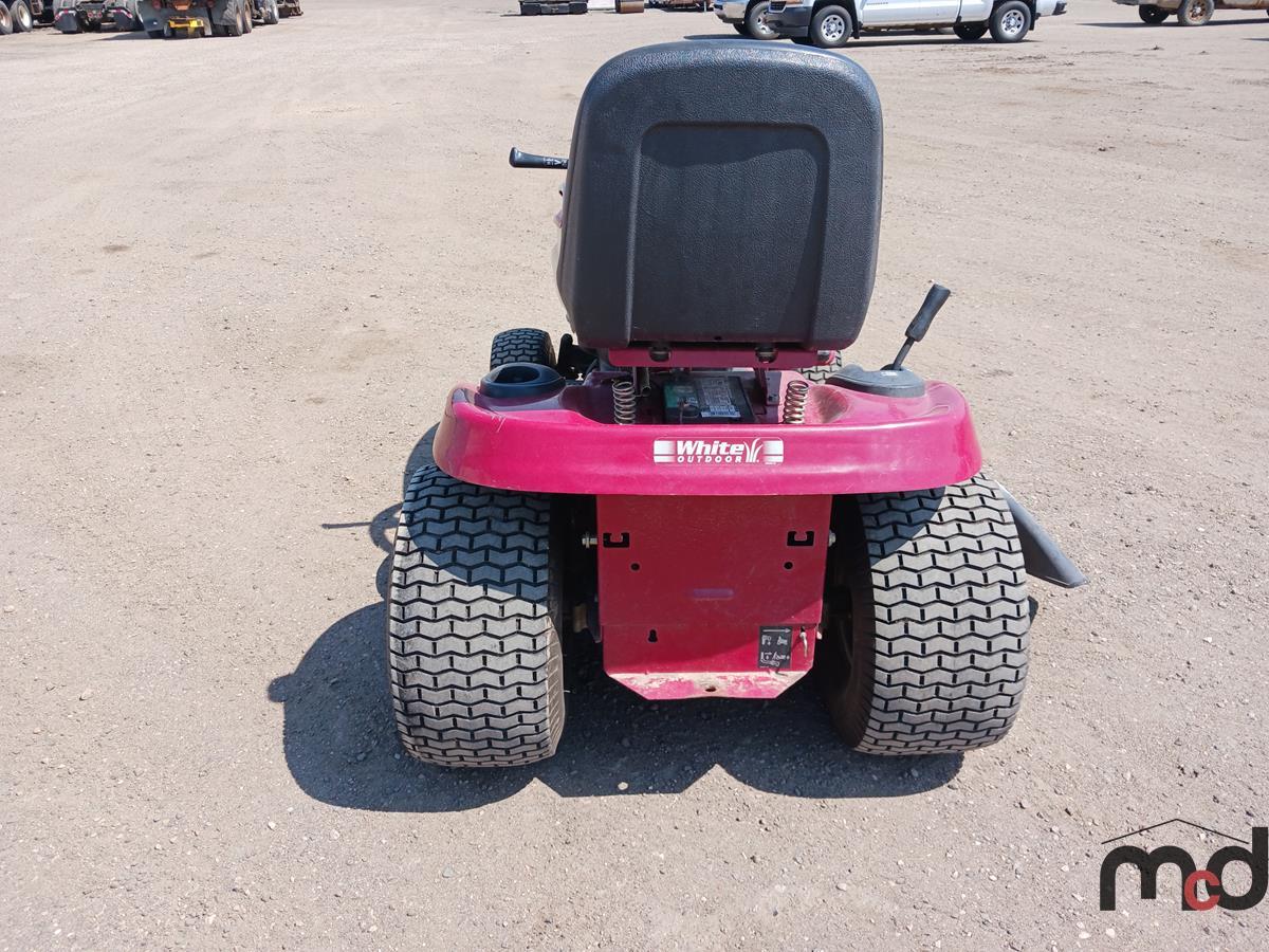 2005 White Outdoor Lawn Mower