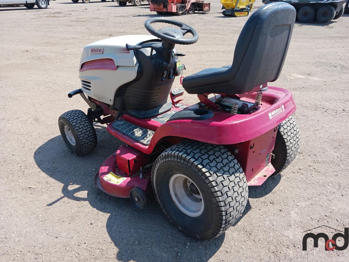 2005 White Outdoor Lawn Mower