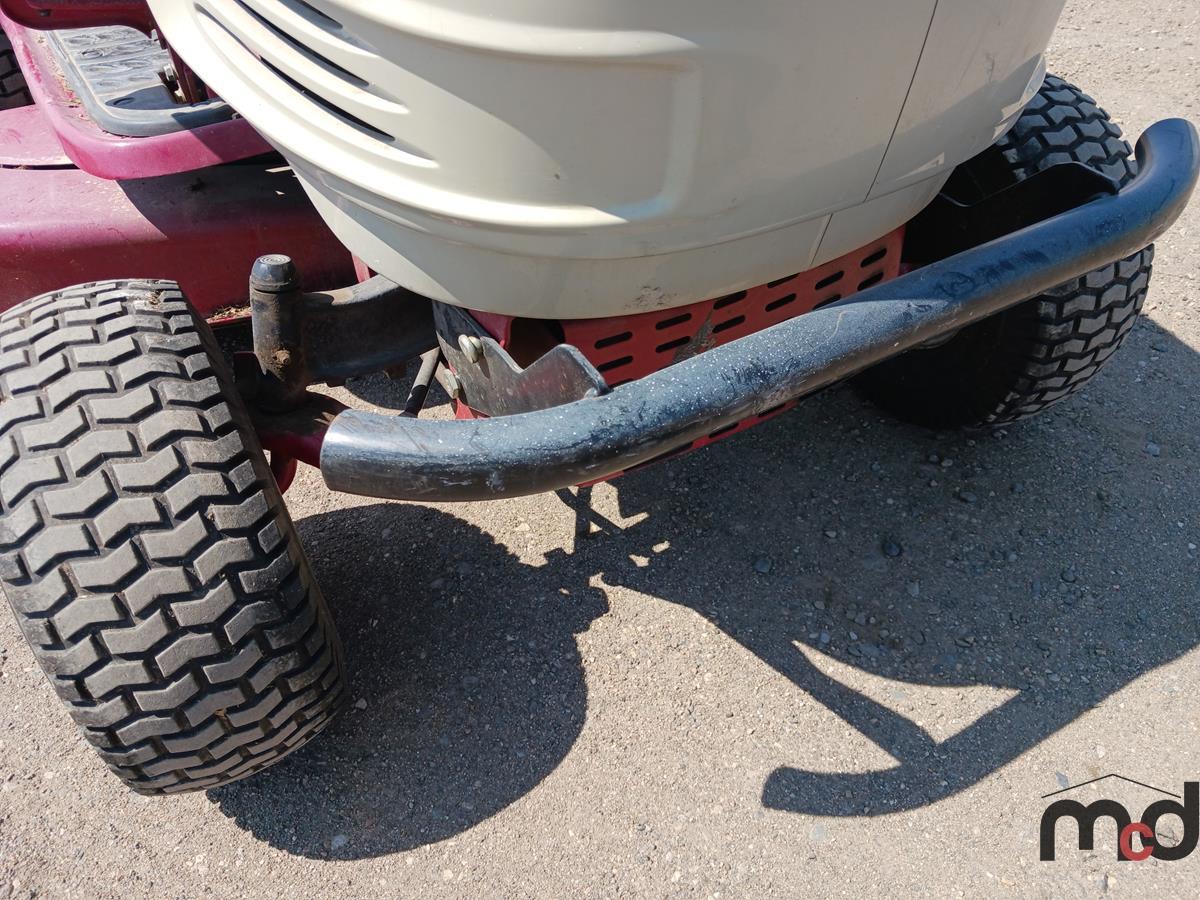 2005 White Outdoor Lawn Mower