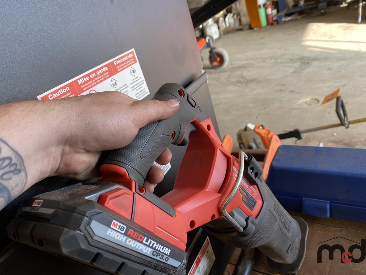 Milwaukee Sawzall w/ Battery