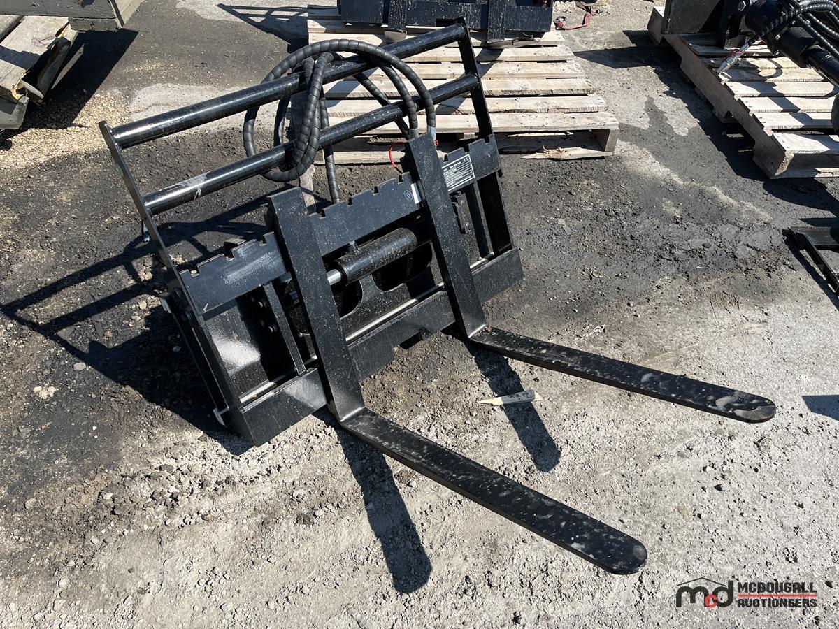 GIYI Mini Skid Steer Side Shift Pallet Forks