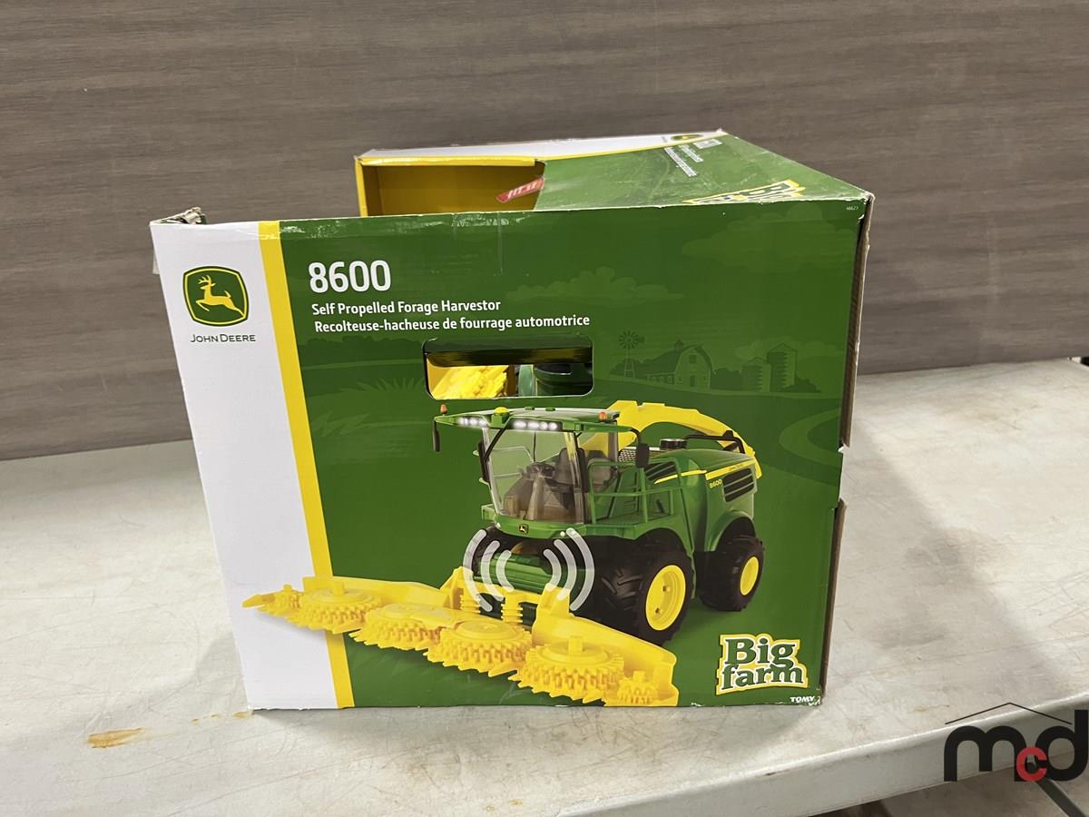 John Deere 1/16 Big Farm 8600 Forage Harvester Toy