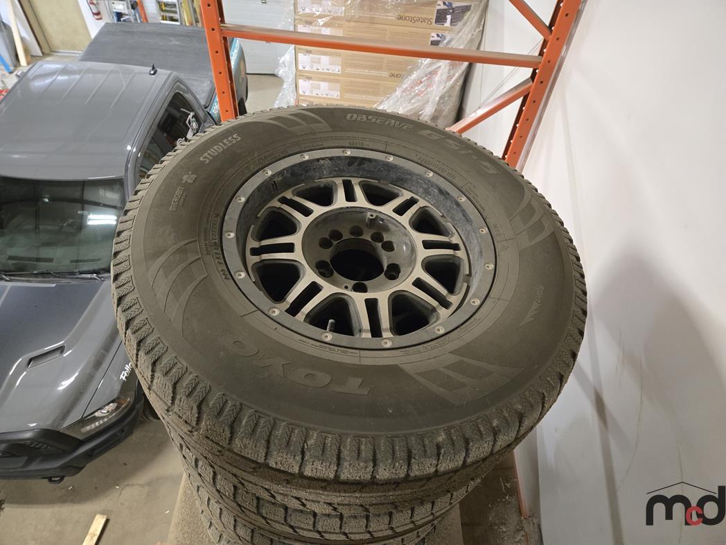 (4) 285/70 R17 Rims & Tires Set