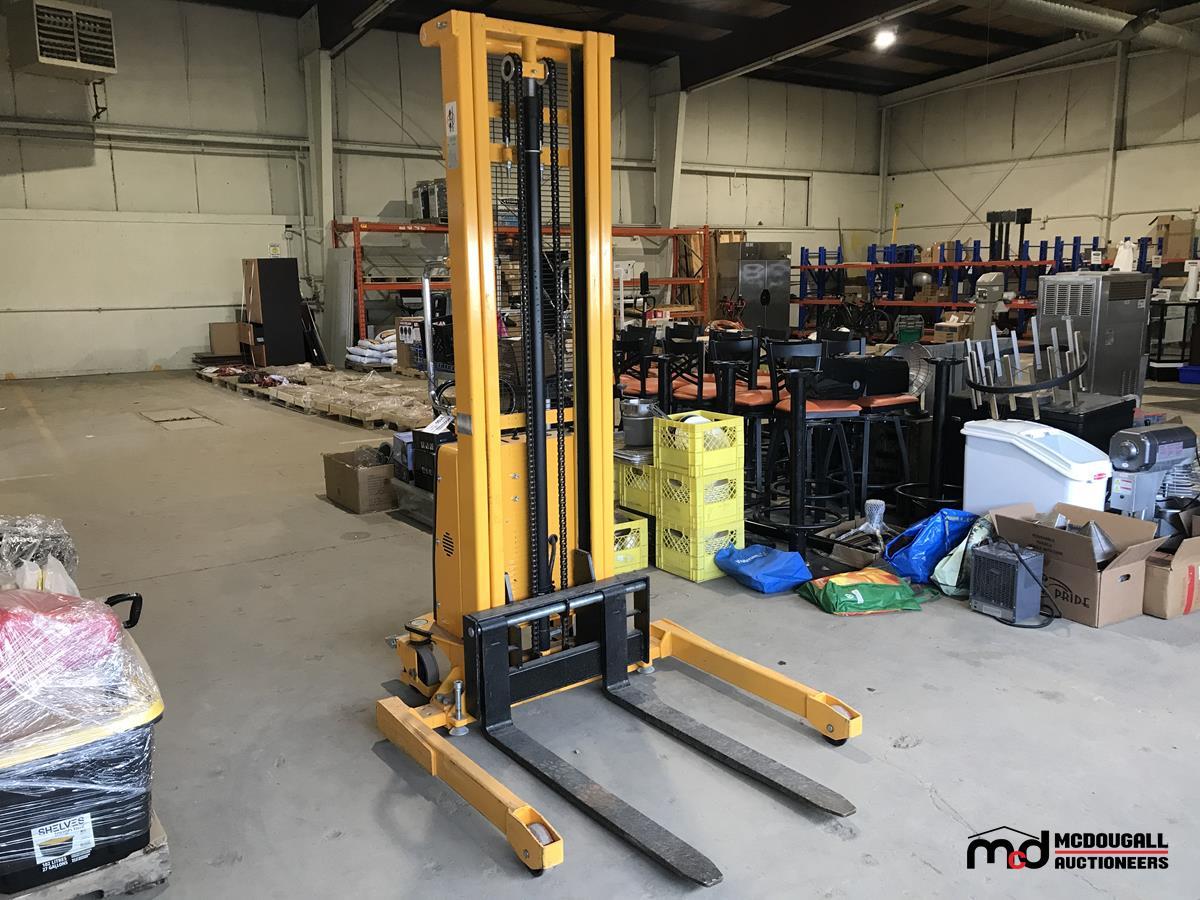 ULine H-5440 Straddle Pallet Stacker