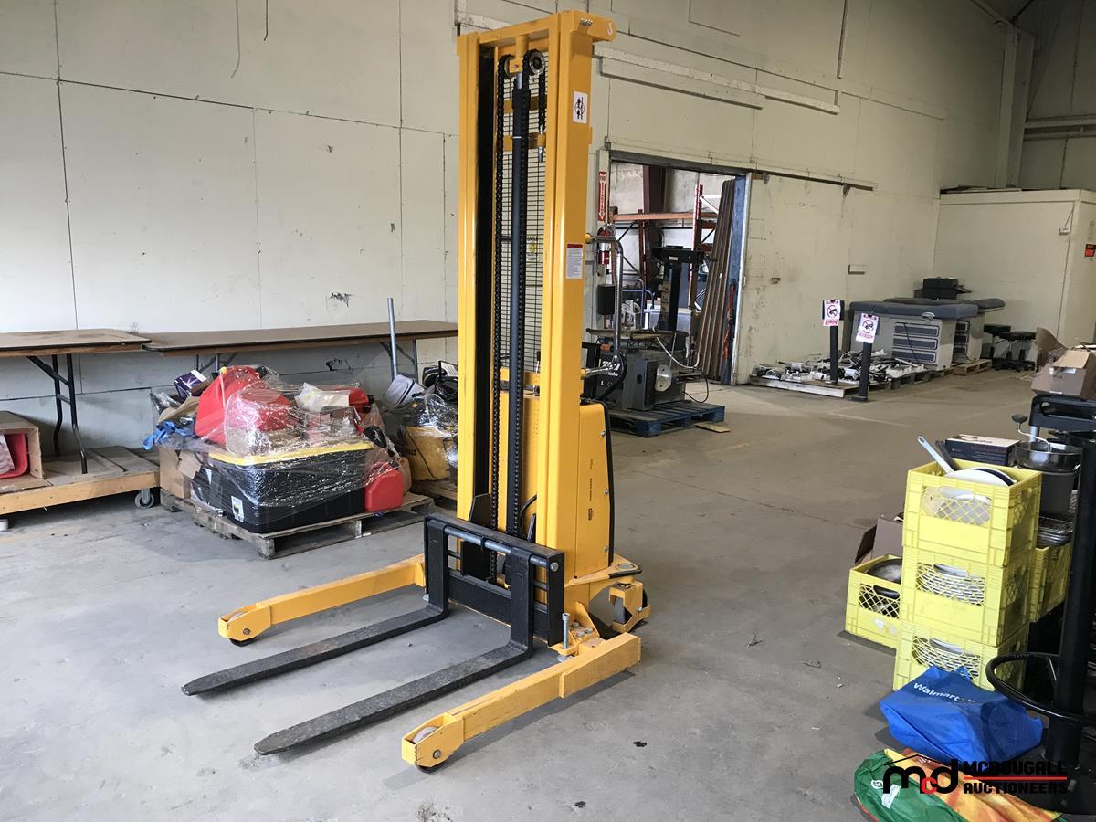 ULine H-5440 Straddle Pallet Stacker
