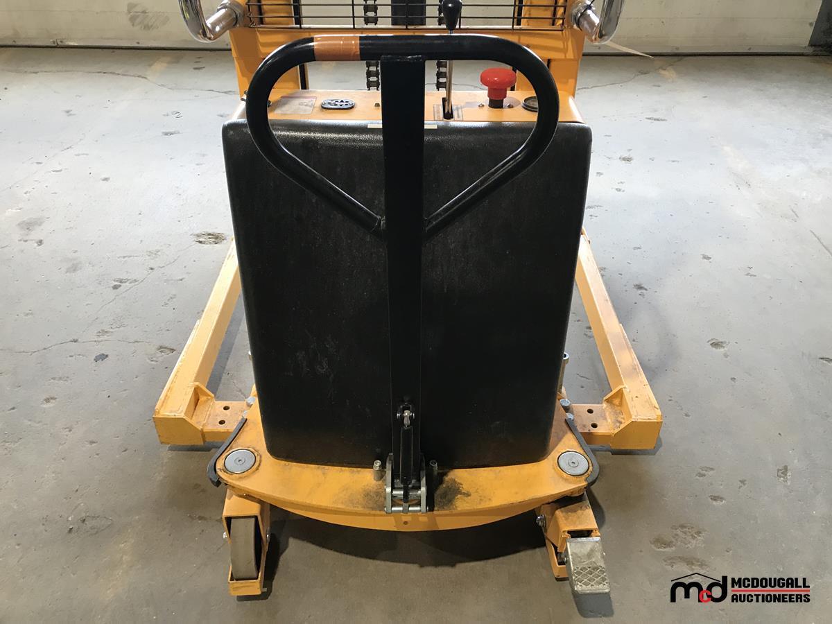 ULine H-5440 Straddle Pallet Stacker